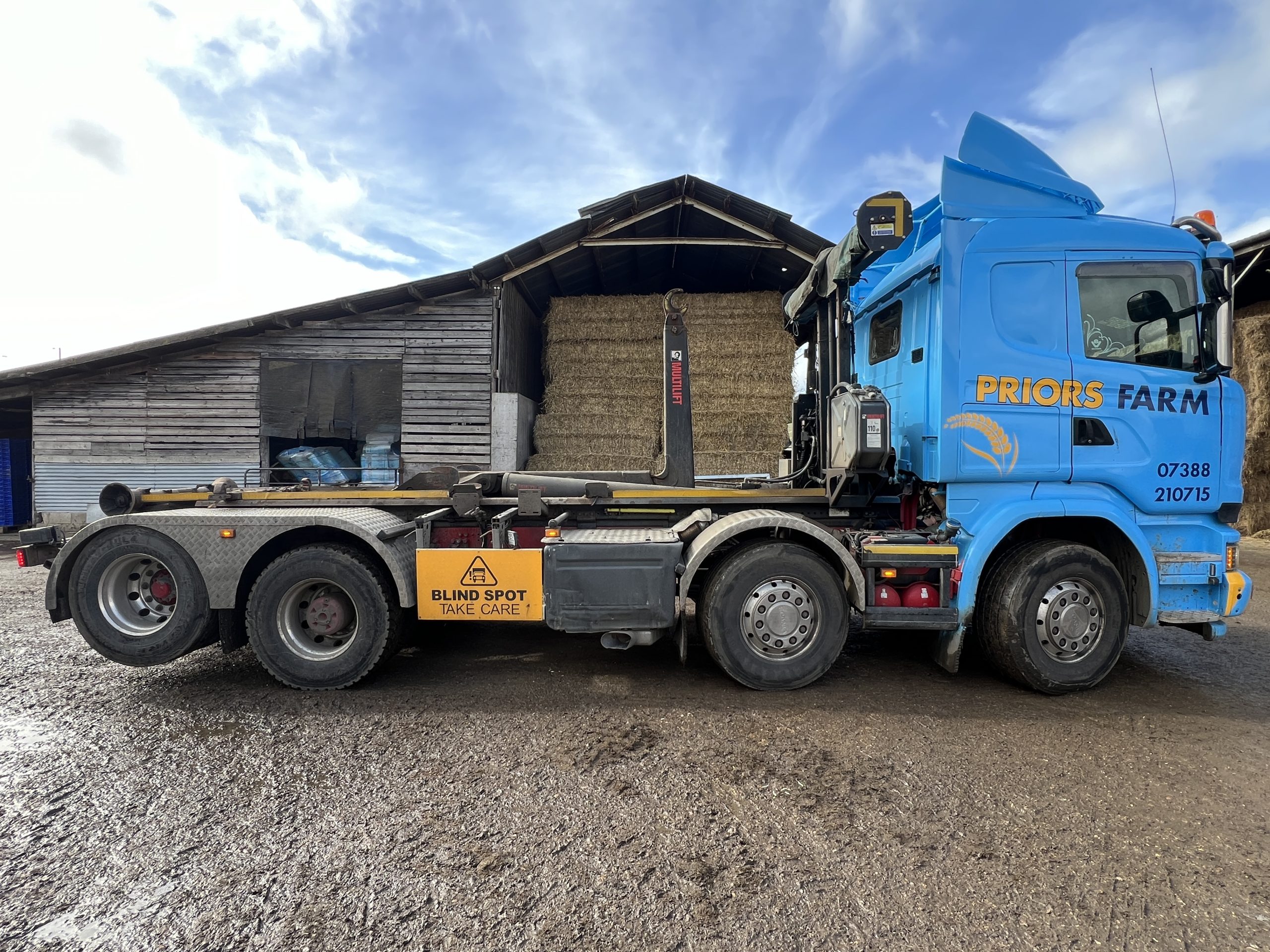SCANIA 520 V8 HOOK LORRY - J Hawes LTD