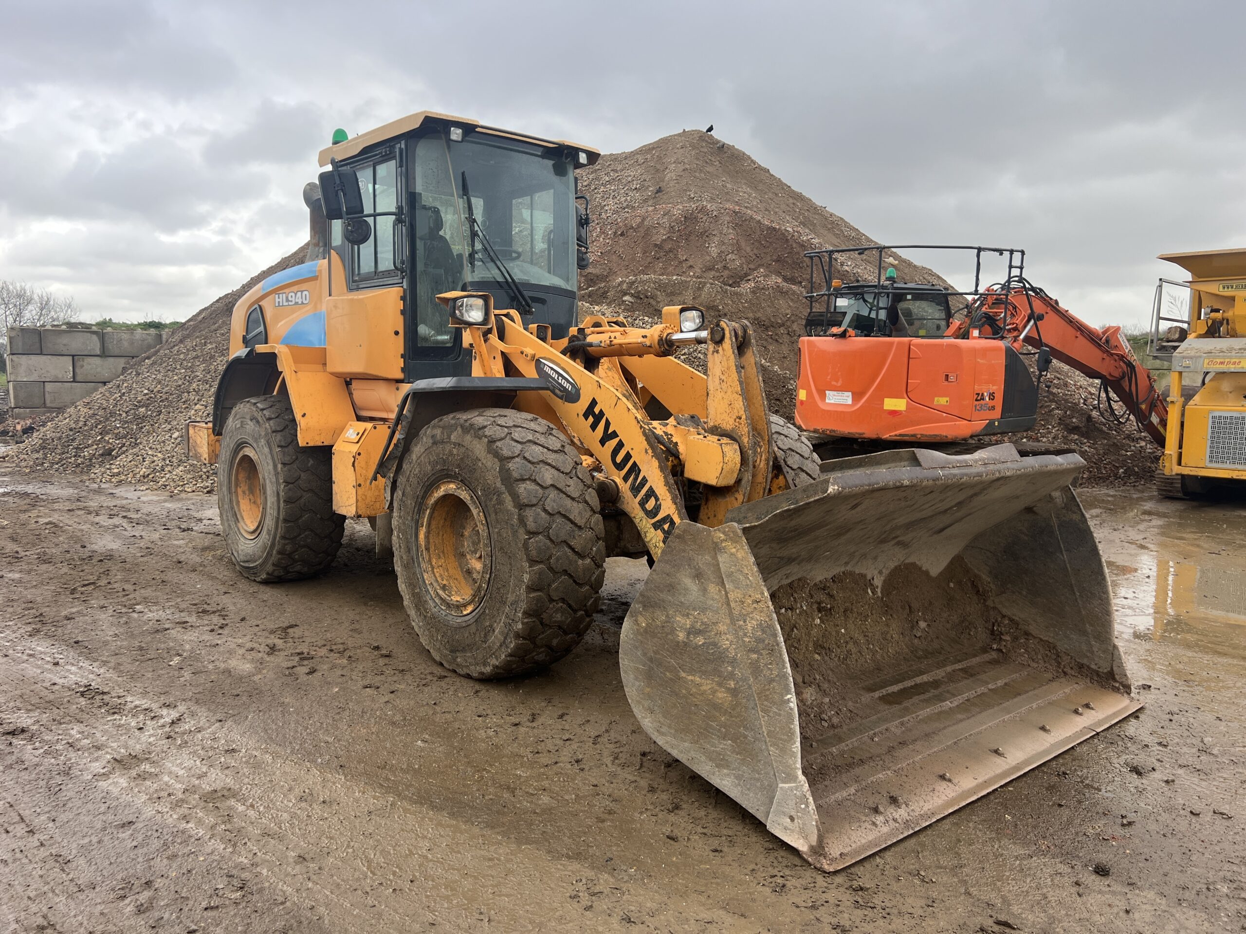 HYUNDAI HL940 LOADER - J Hawes LTD