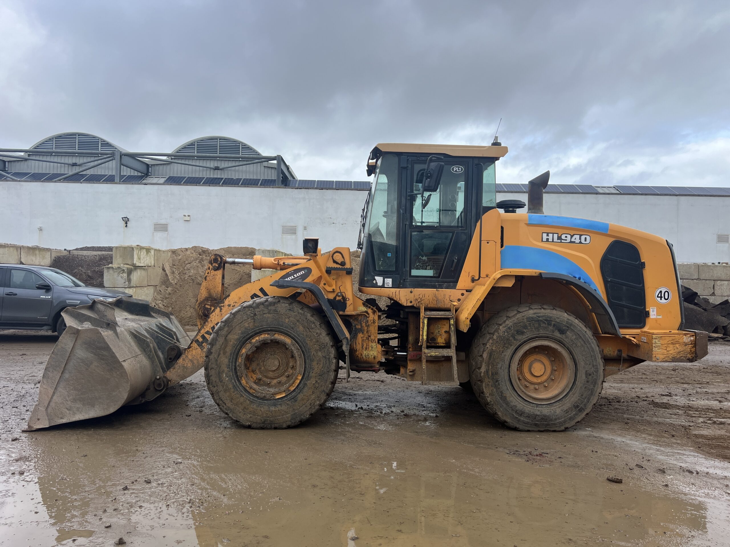 HYUNDAI HL940 LOADER - J Hawes LTD