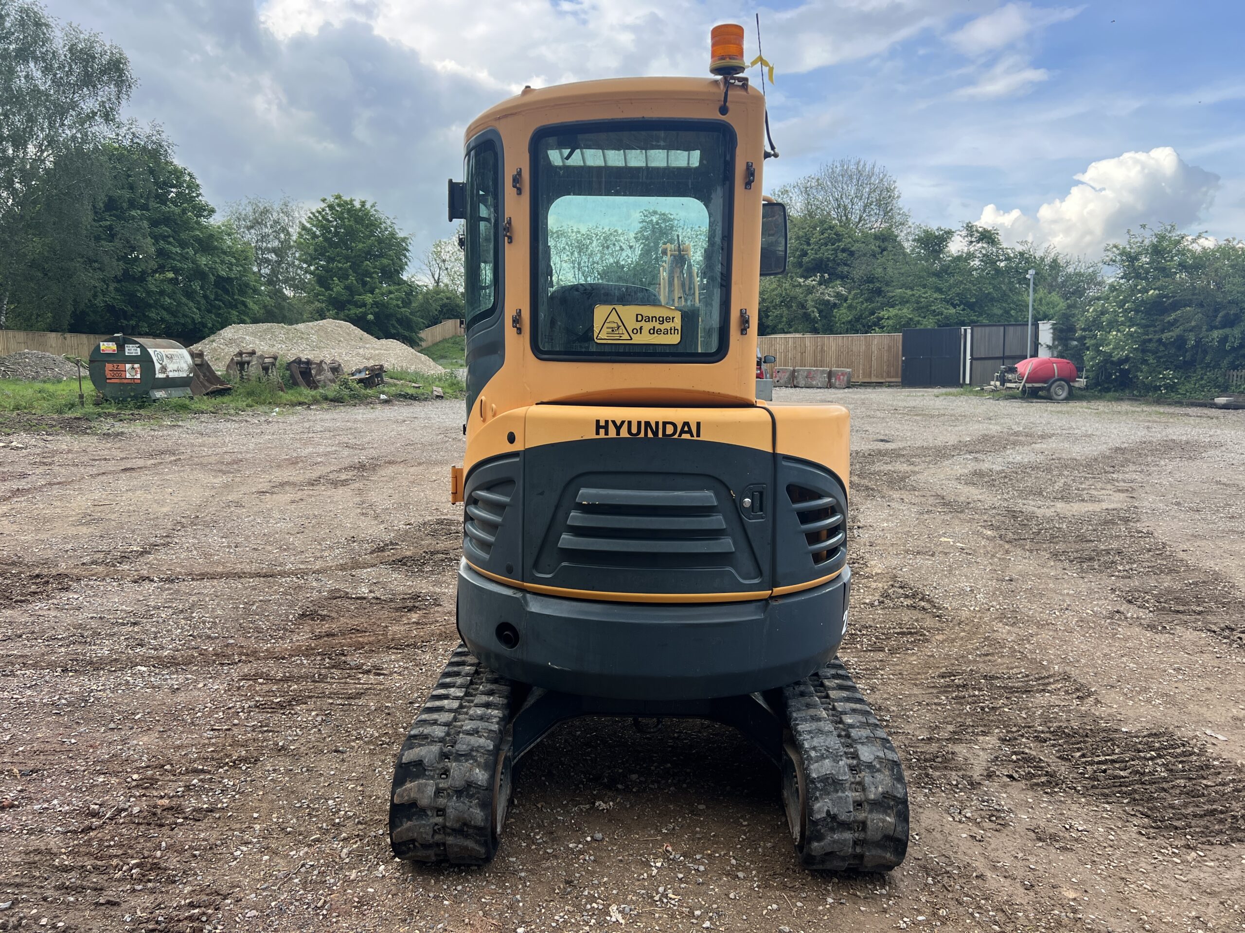 HYUNDAI 27Z-9 MINI DIGGER - J Hawes LTD