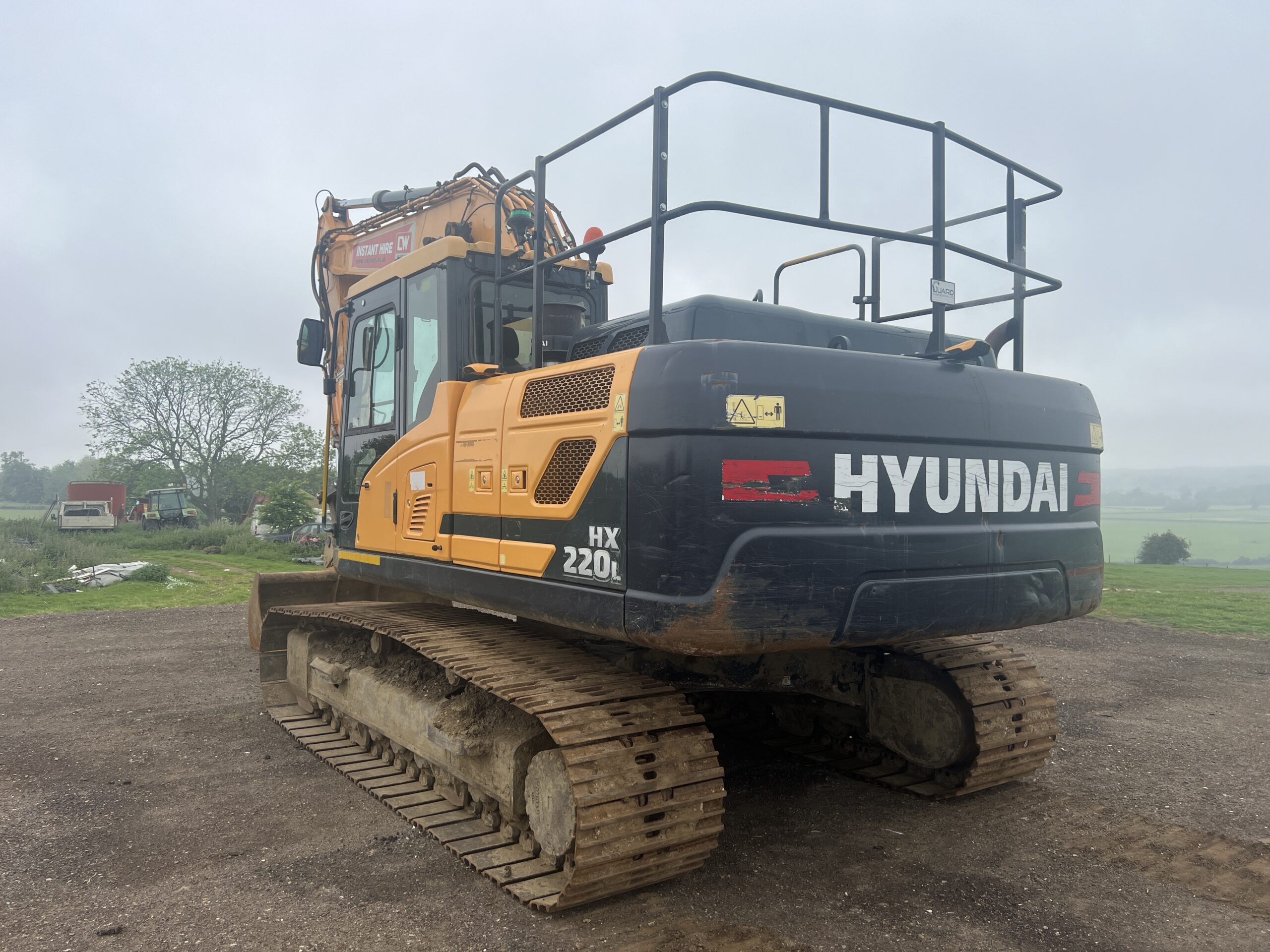 HYUNDAI HX220L - J Hawes LTD