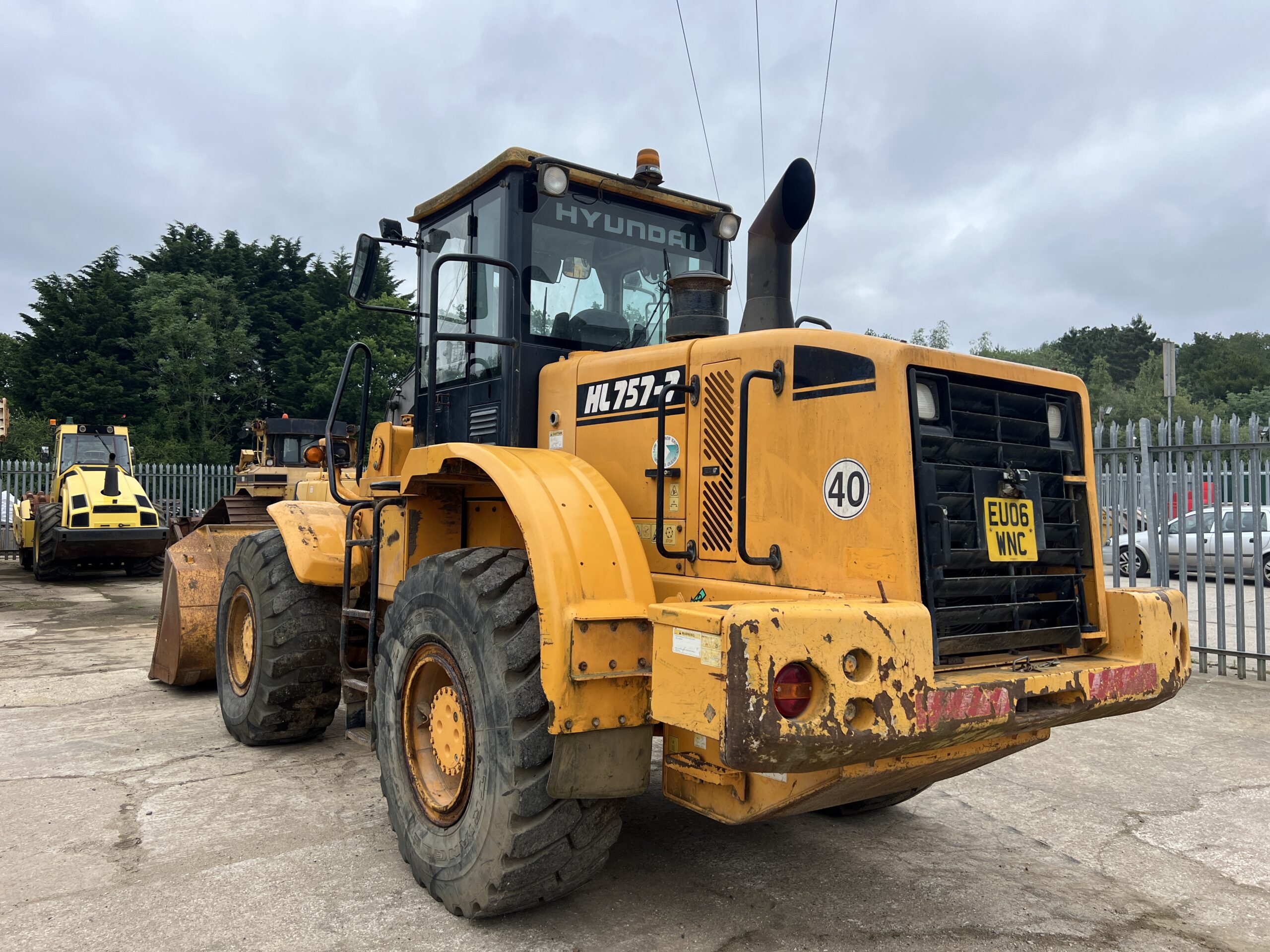 HYUNDAI HL757-7 SHOVEL - J Hawes LTD