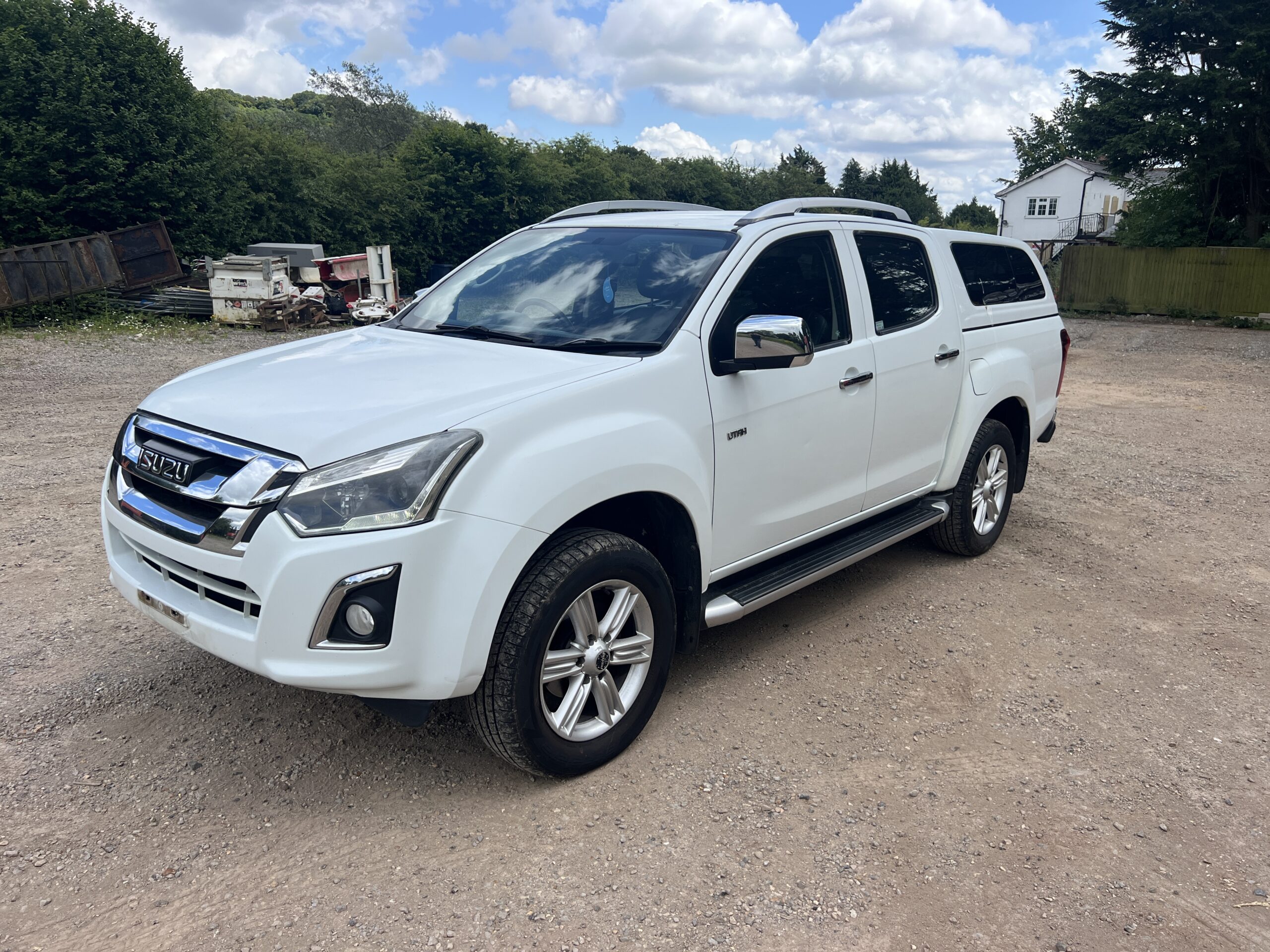 ISUZU D-MAX PICK UP - J Hawes LTD
