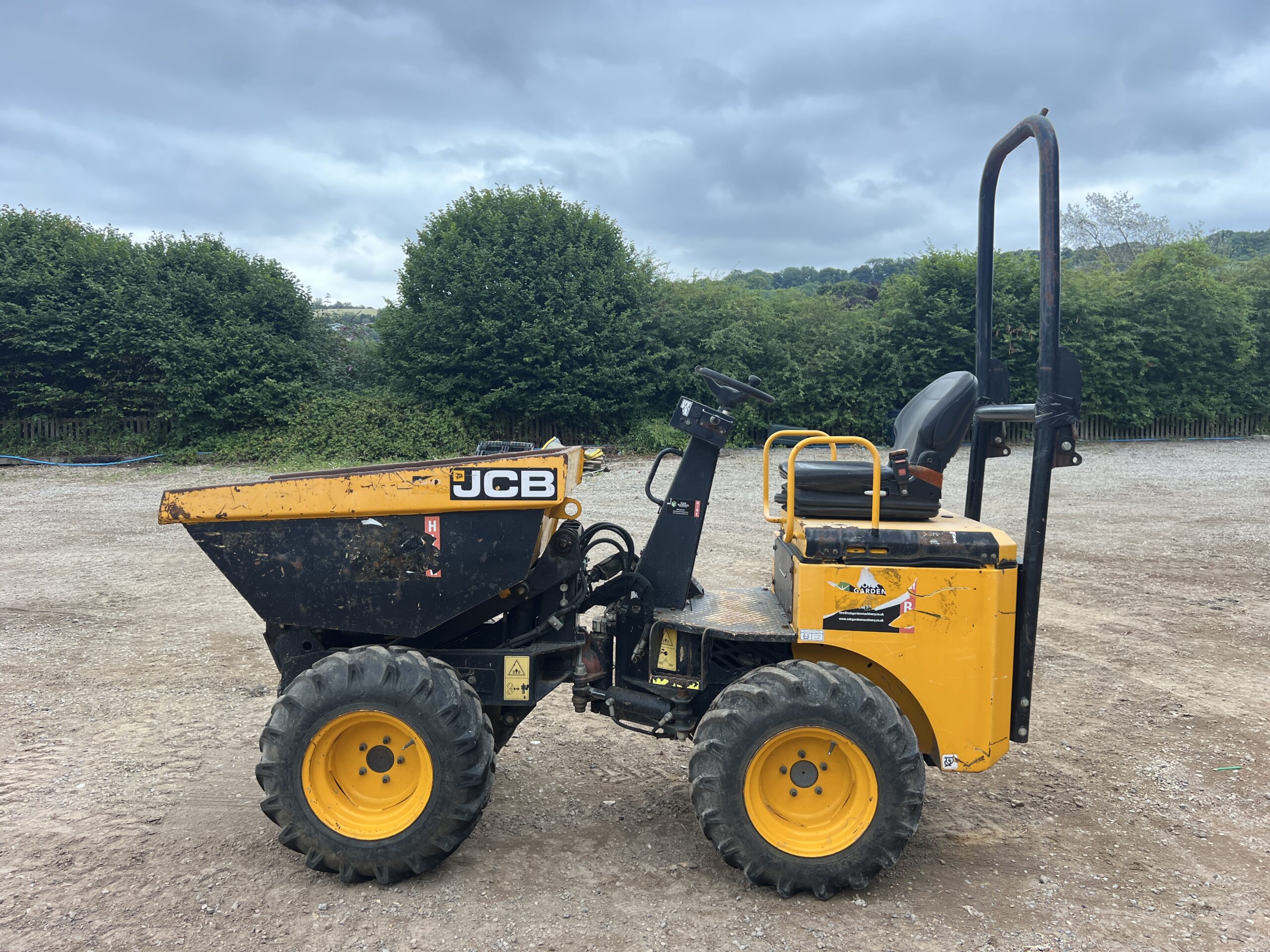 JCB 1THT SKIP LOADER - J Hawes LTD