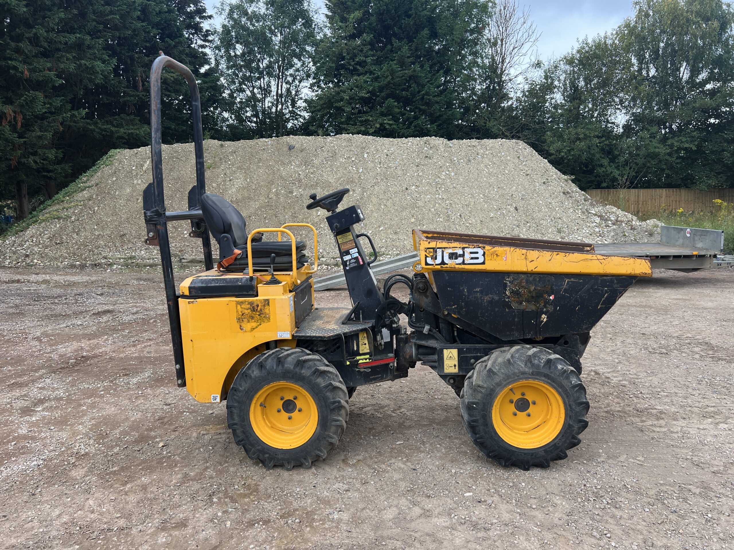 JCB 1THT SKIP LOADER - J Hawes LTD