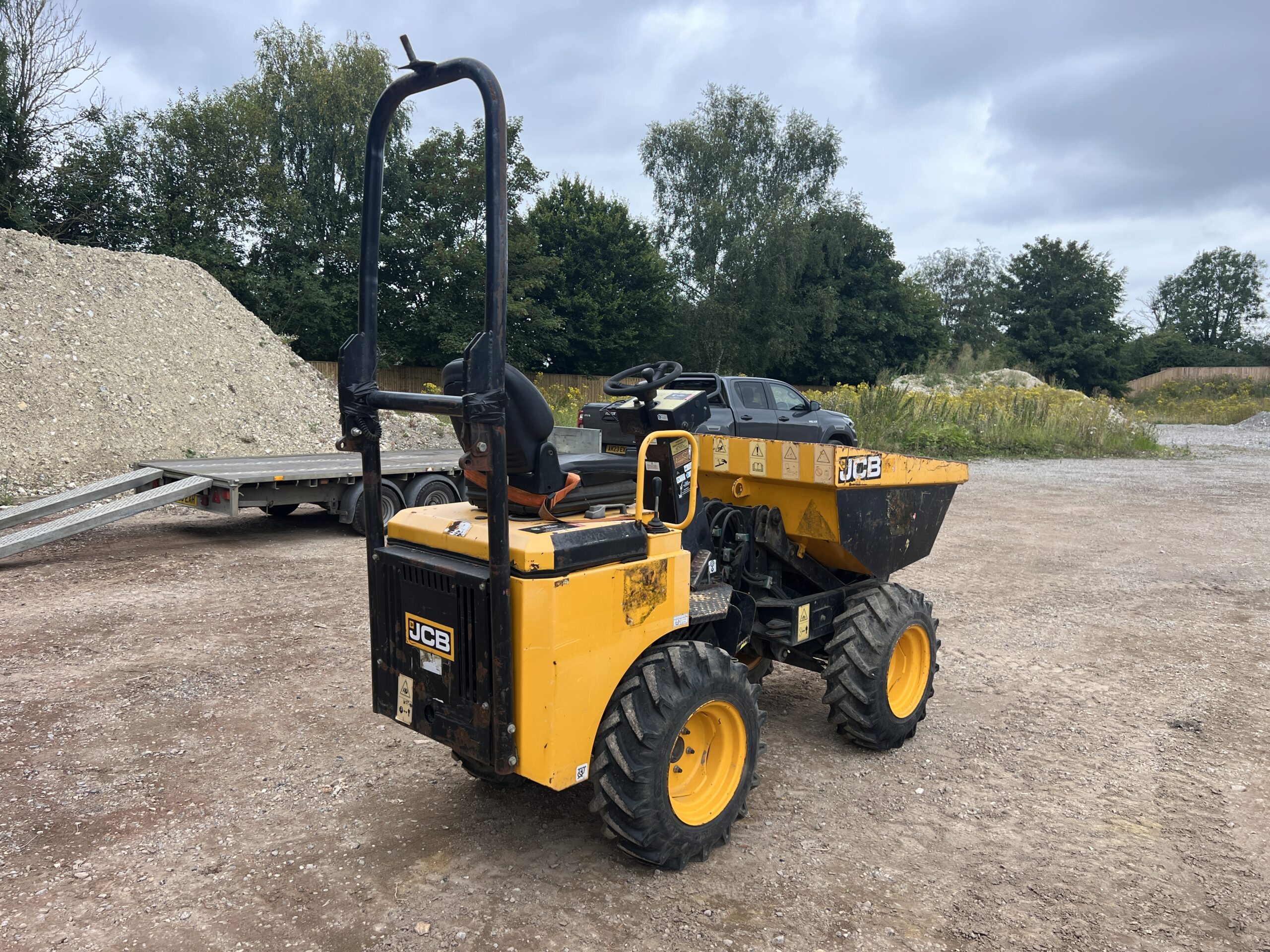 JCB 1THT SKIP LOADER - J Hawes LTD