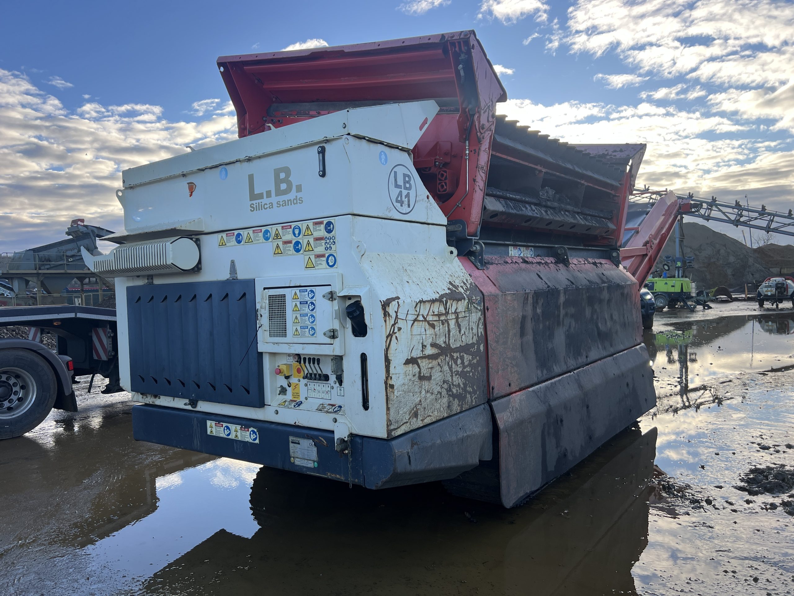 SANDVIK QE141 SCREENER - J Hawes LTD