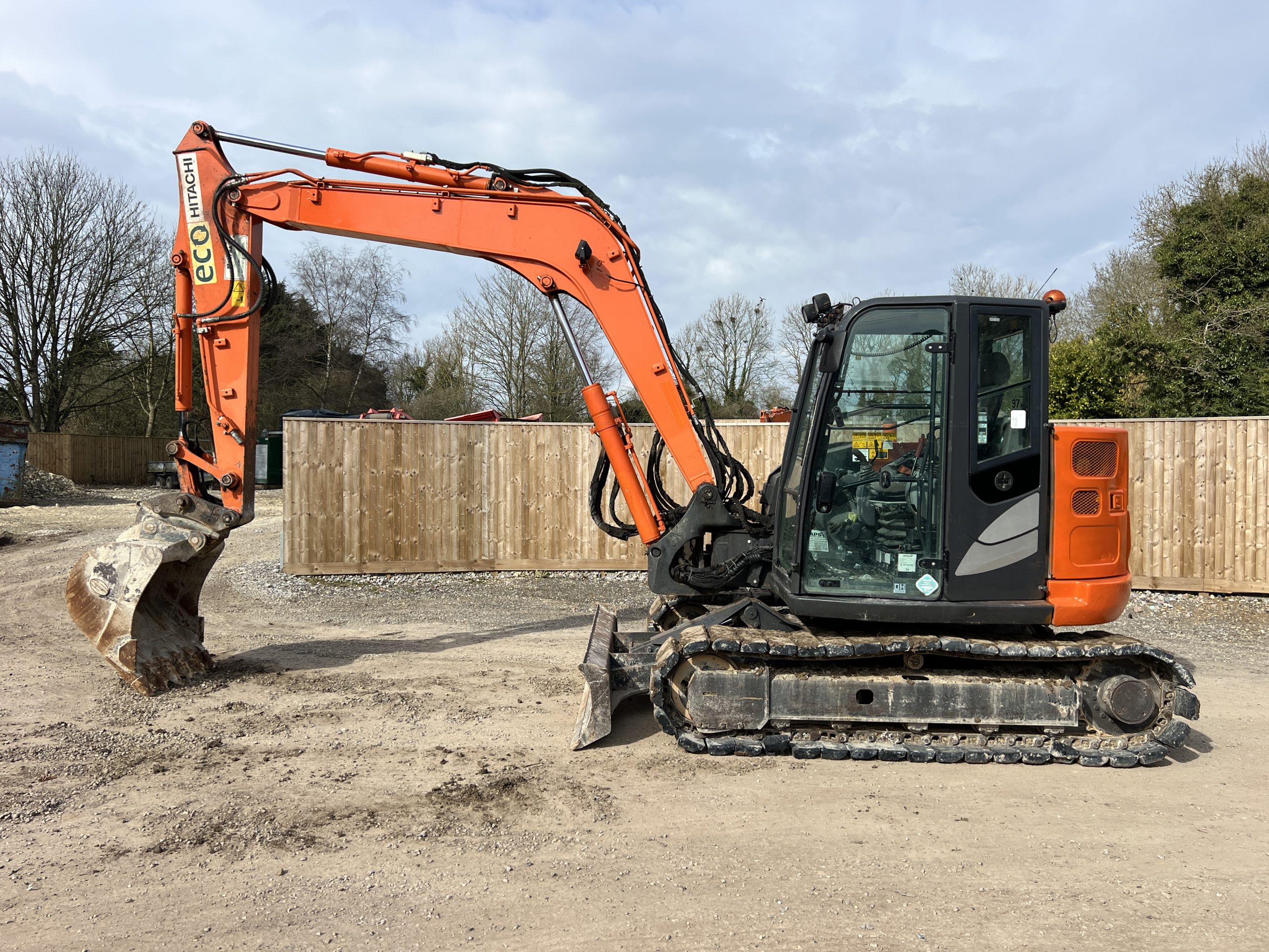 HITACHI ZX85USB-5A - J Hawes LTD